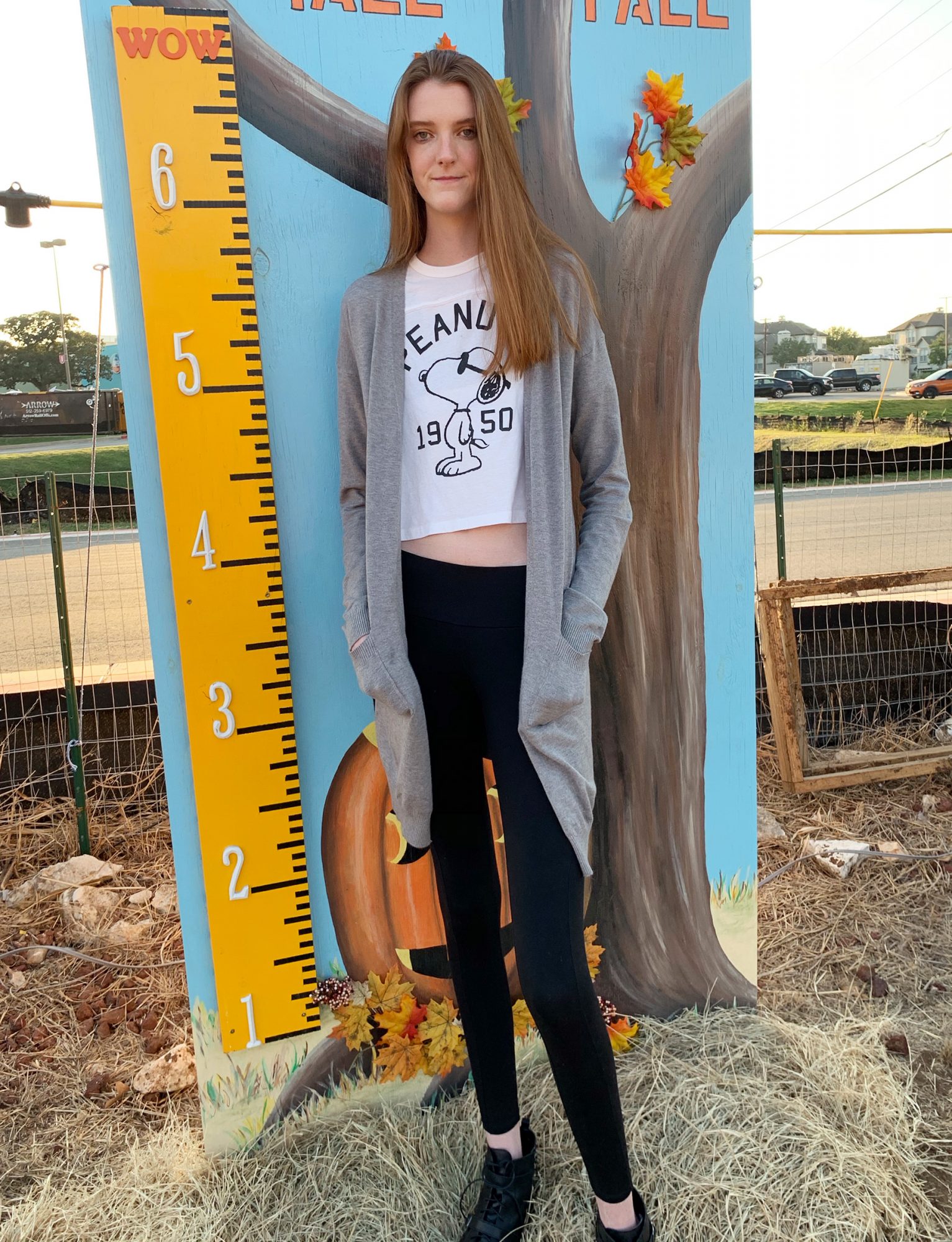 19-летняя Мэйси Каррин — обладательница самых длинных ног в мире ...